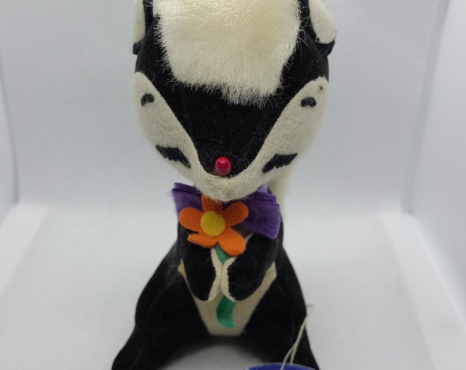 Vintage Dakin Dream Pets Skunk sniffer Made in Japan. Vintage Sawdust ...