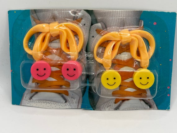 Shoelace Smiley Face Character Clips for Iglets. - Gem