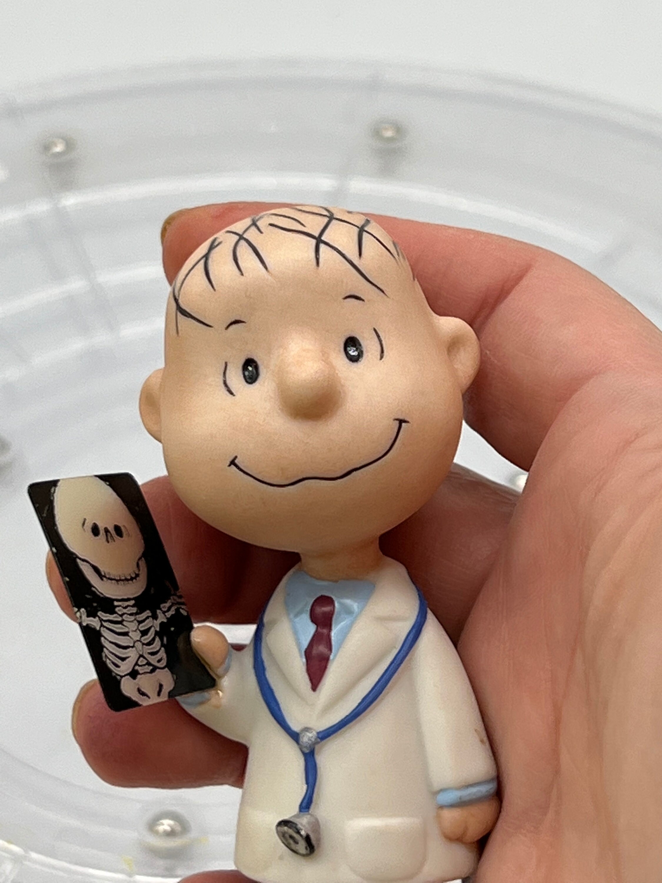 2000 Ceramic Peanuts Hallmark Cards Limited Edition “linus, M.D ...
