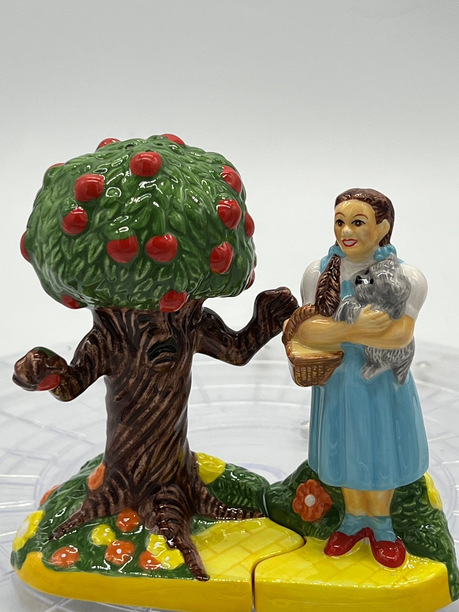 1999 the Wizard of Oz Crabby Apple Tree Scene Salt and Pepper - Etsy