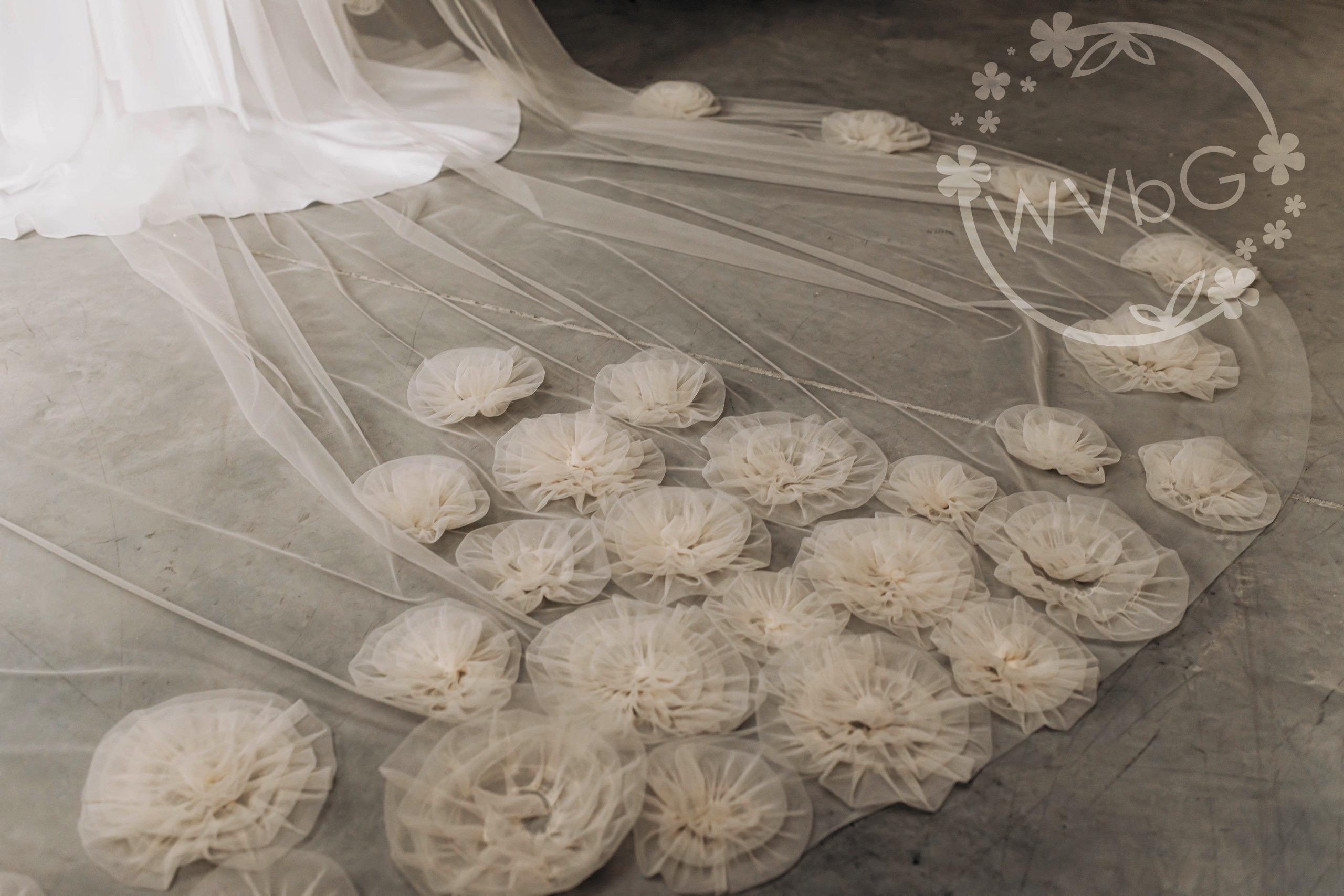 3D Trendy Wedding Veil for the Bride With Roses. Air Roses Are Handmade ...