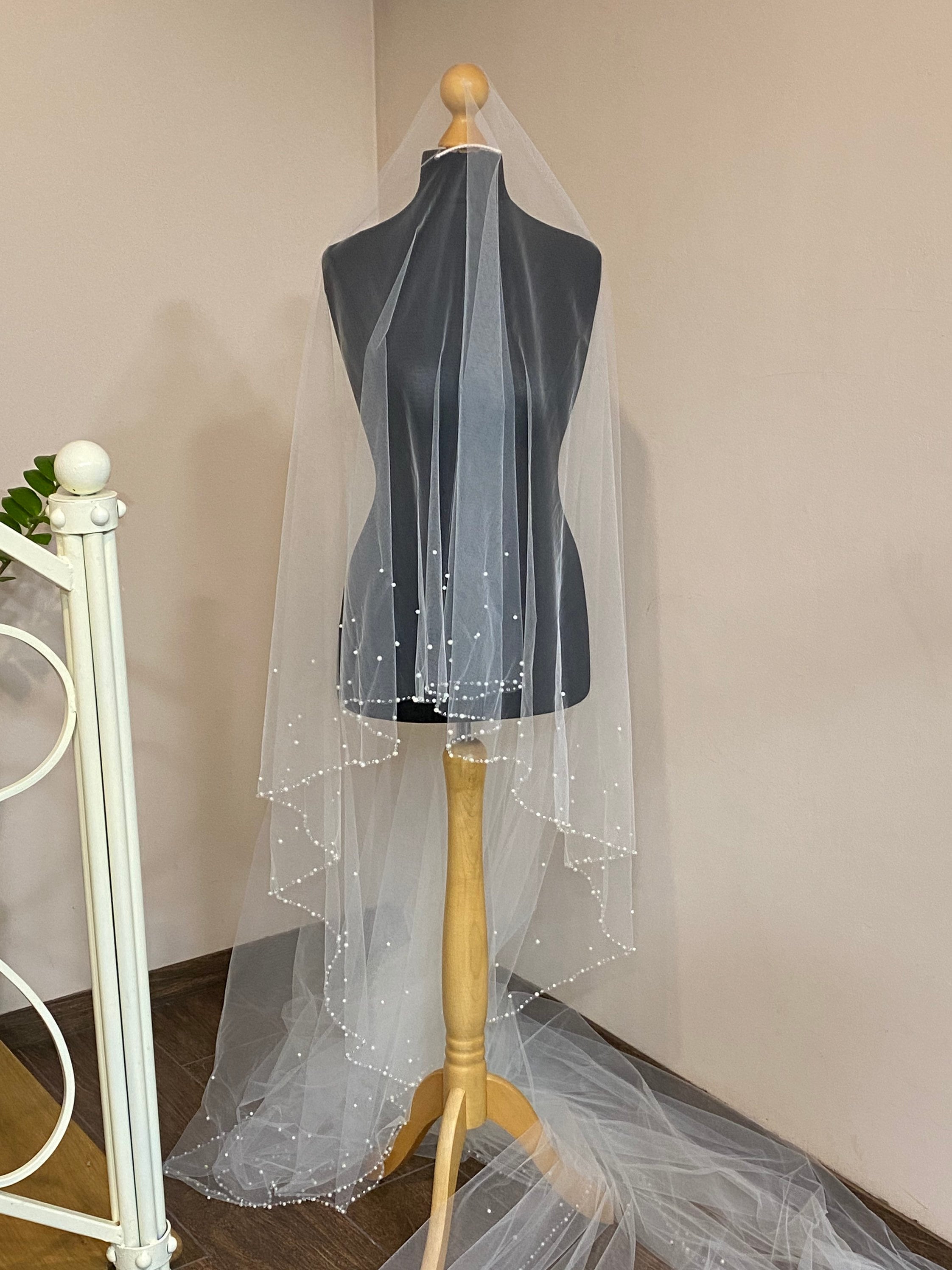 Personalized wedding veil with pearls. Beaded letters words | Etsy