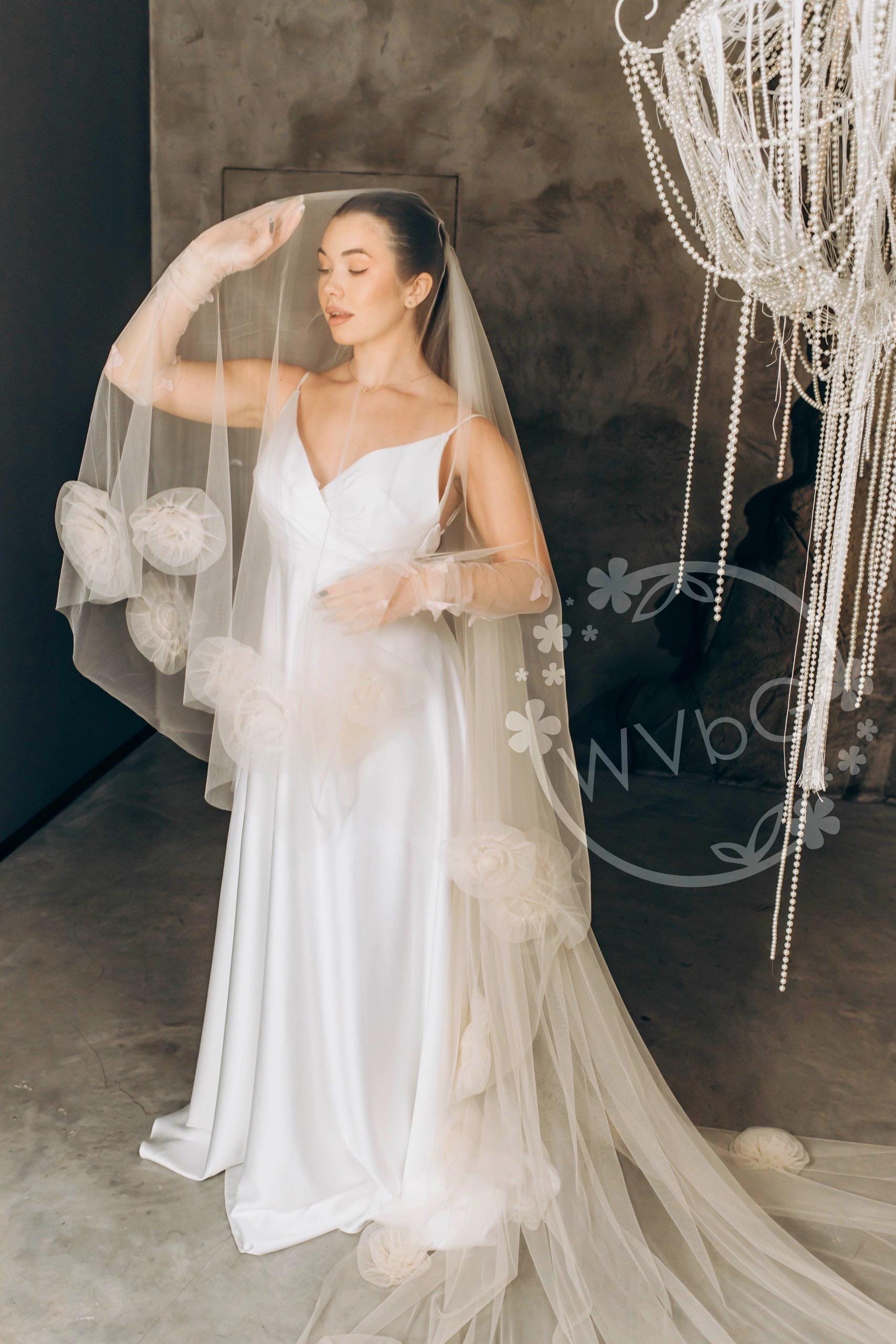 3D Trendy Wedding Veil for the Bride With Roses. Air Roses Are Handmade ...