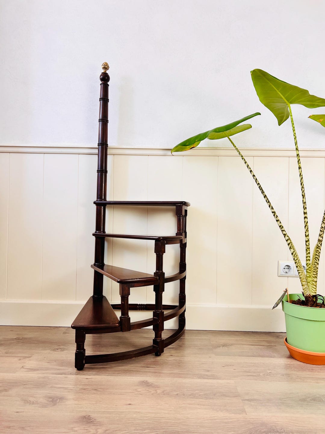 Vintage Wood Spiral Step Ladder – 4-tier Semi-circular Vintage Stairs ...