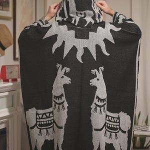 Hooded Alpaca Wool Poncho: Traditional Peruvian Design, Unisex One Size ...