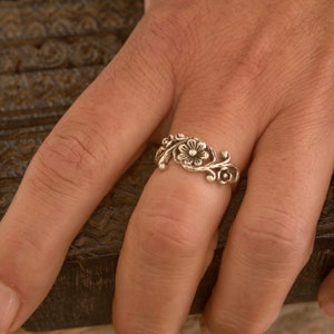 Oxidized Sterling Silver Flower Vine Ring: Nature Inspired Jewelry - Etsy