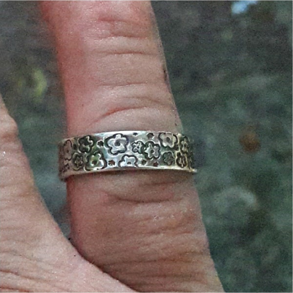 Flower Band Ring - Etsy