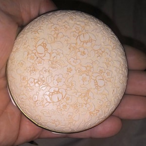 Ornate Vintage Faux Ivory Molded Plastic Avon Facial Powder Compact in ...