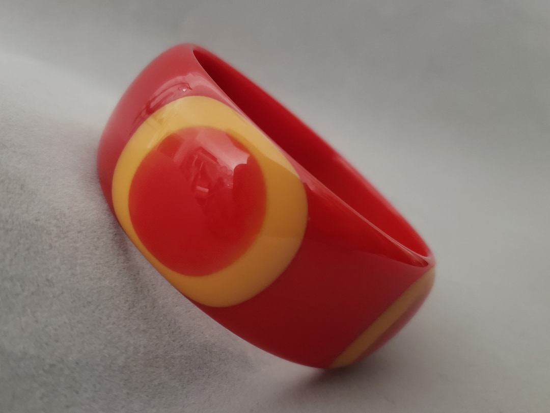 SIGNED SHULTZ Bulls Eye Tomato Bakelite Bangle | Vintage Red Bakelite ...