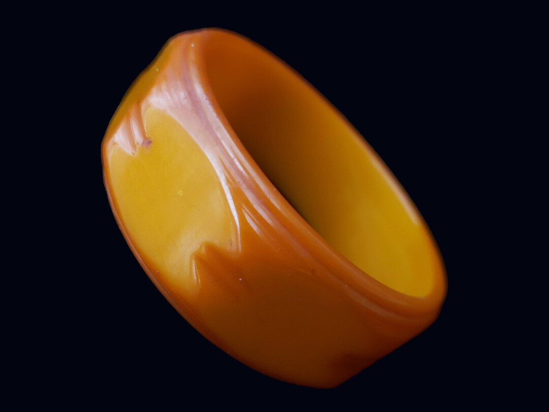 1930s Links Carved Egg Yolk Bakelite Bangle | 30s Vintage Mustard ...