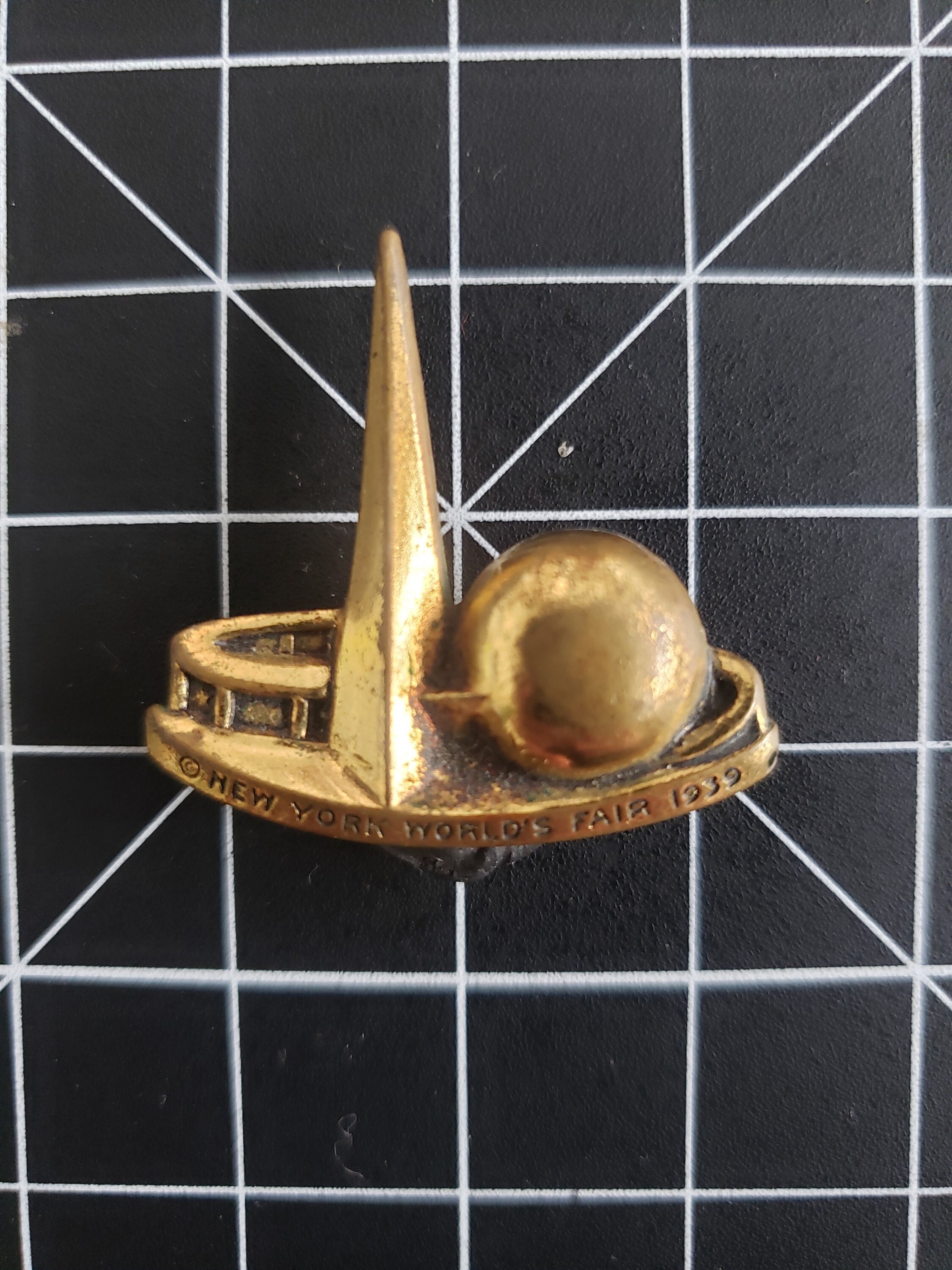 1939 New York World's Fair Pin/badge 30s Vintage Gold Tone New York ...