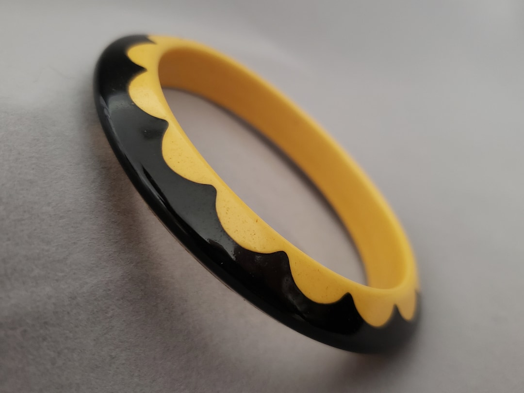 1930s Daisy Black and Yellow Bakelite Bangle | 30s Vintage Scalloped ...