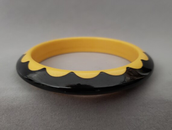 1930s Daisy Black and Yellow Bakelite Bangle | 30s Vi… - Gem