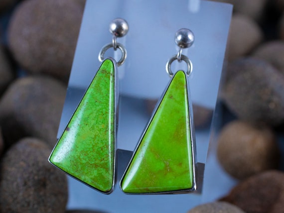 Contemporary Triangle Green Gaspite on Green Turquois… - Gem
