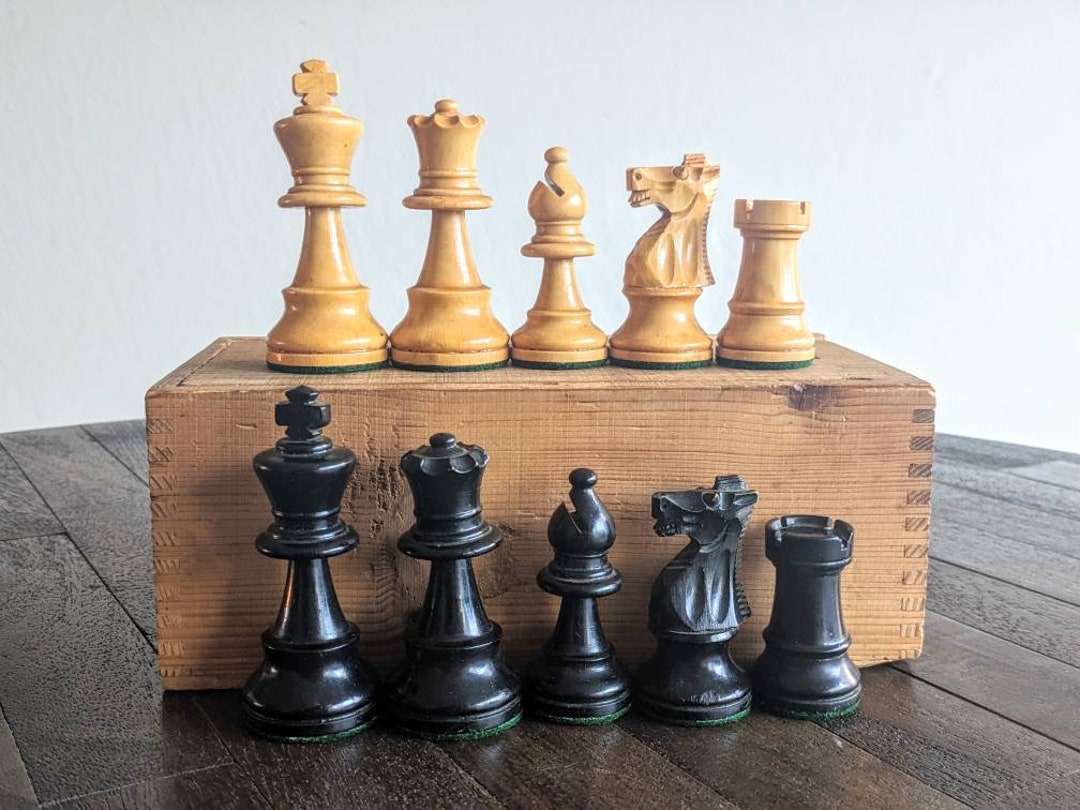 Hand Carved French Lardy Chess Set Lot #403 - Etsy