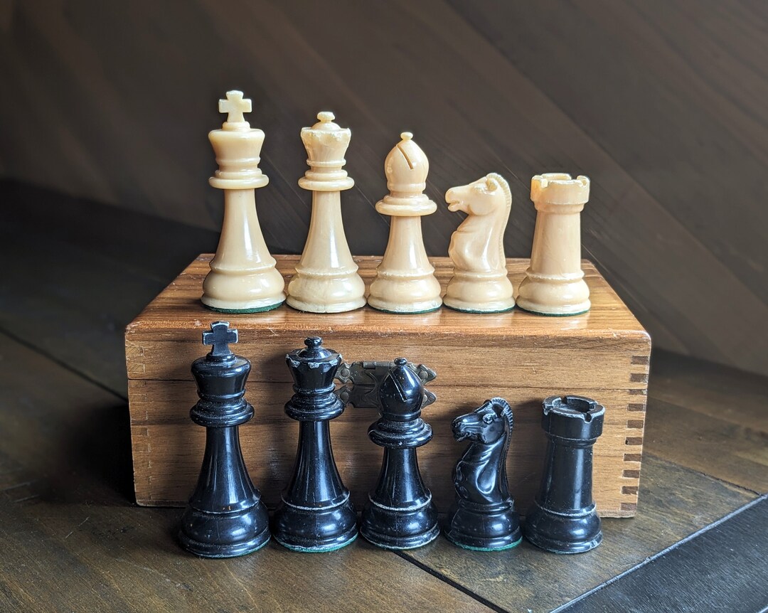 Elusive Windsor Castle Chess Set Lot #536 - Etsy