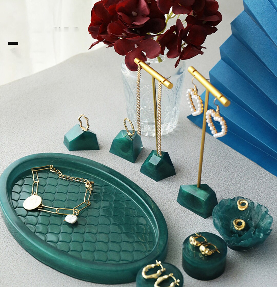 Retro Jewelry Display, Resin Jewelry Display, Earring Holder, Green ...