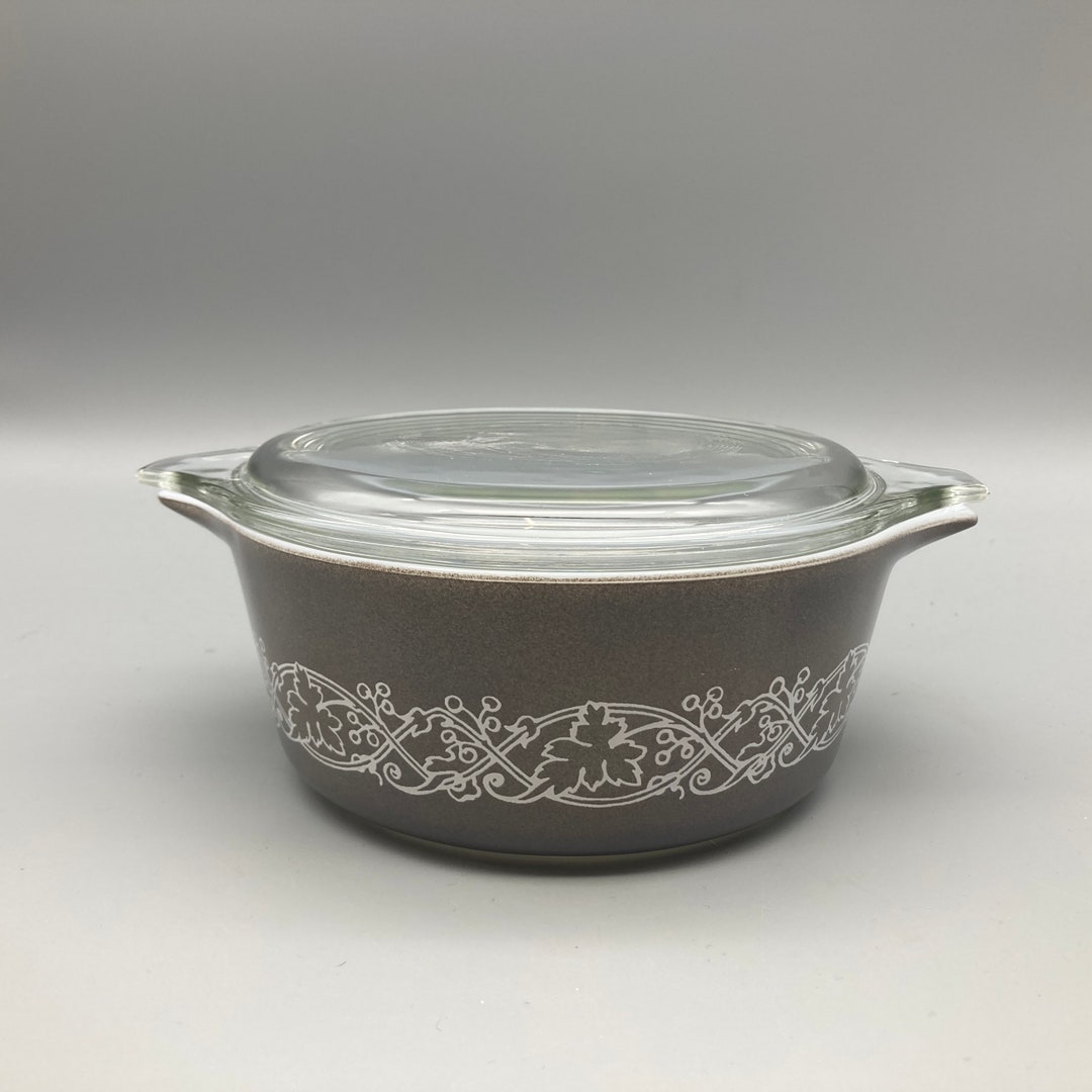 Pyrex Classics Grey Grape Vine Round Lidded Casserole Dish Vintage Mid ...
