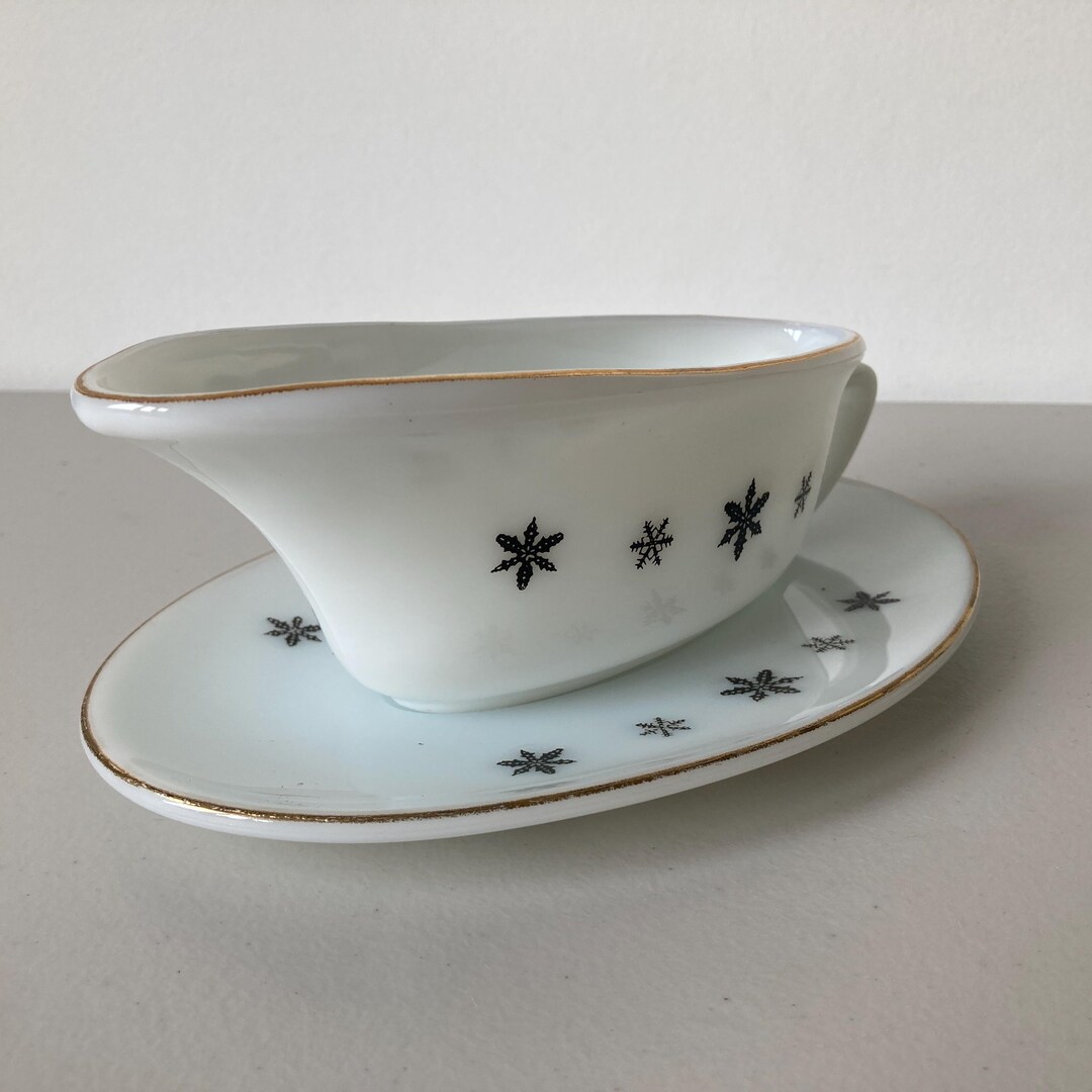 Pyrex Gaiety Snowflake Gravy Boat and Saucer Set - Vintage Mid Century ...