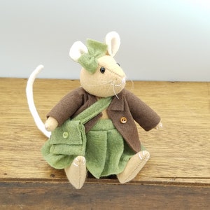 Handmade Felt Mouse Plushie, Woodland Animal Toy - Etsy