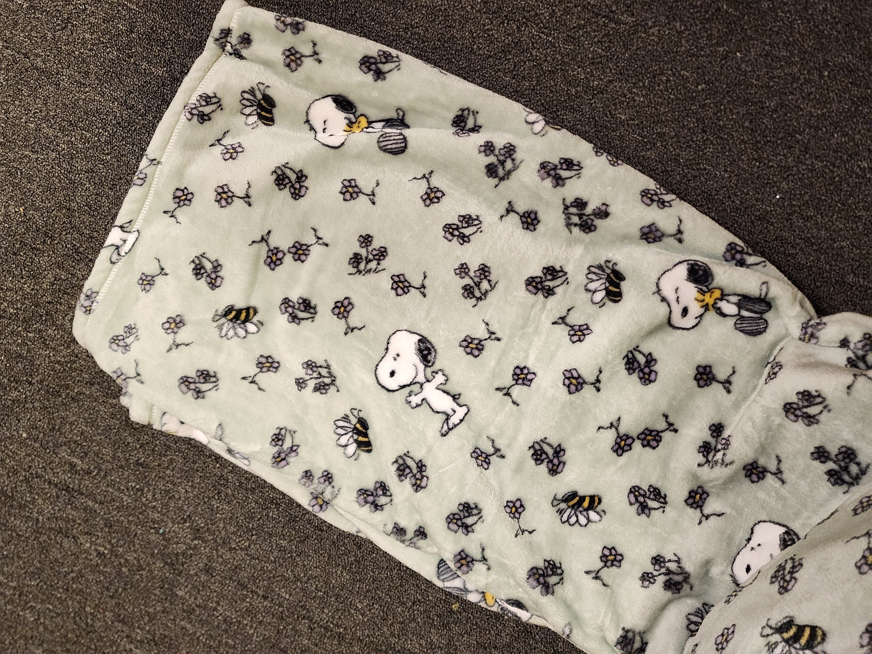 Peanuts SNOOPY welcome Spring Flower Flourish All-over Throw Blanket ...