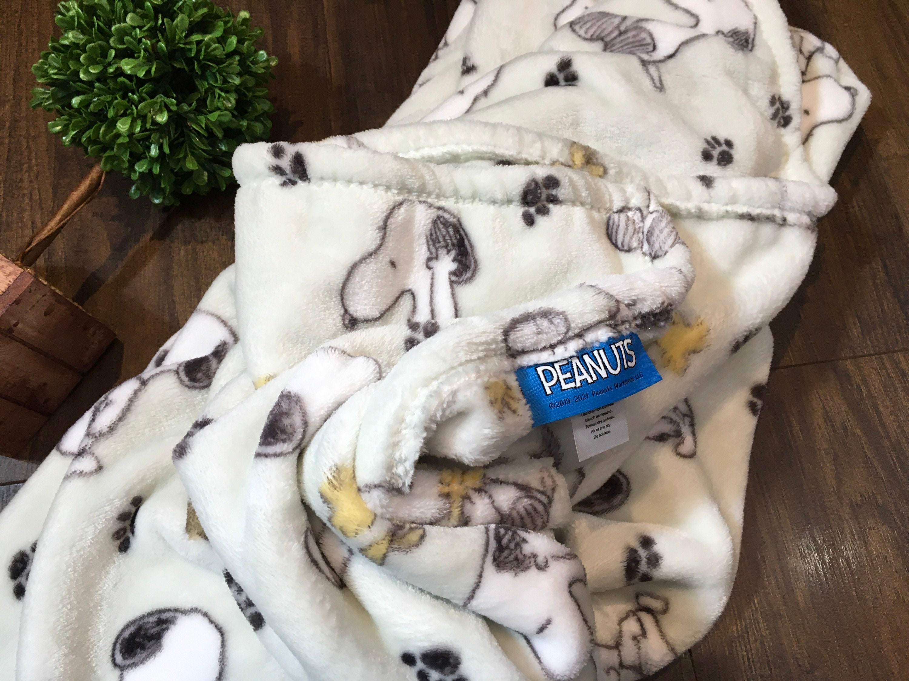 Berkshire Peanuts SNOOPY snoopy Paws Sending Hugs W' Woodstock Soft ...