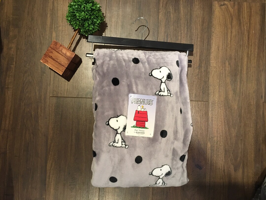 Berkshire Peanuts SNOOPY “polka Dot”soft Home Decorative Throw Blanket ...