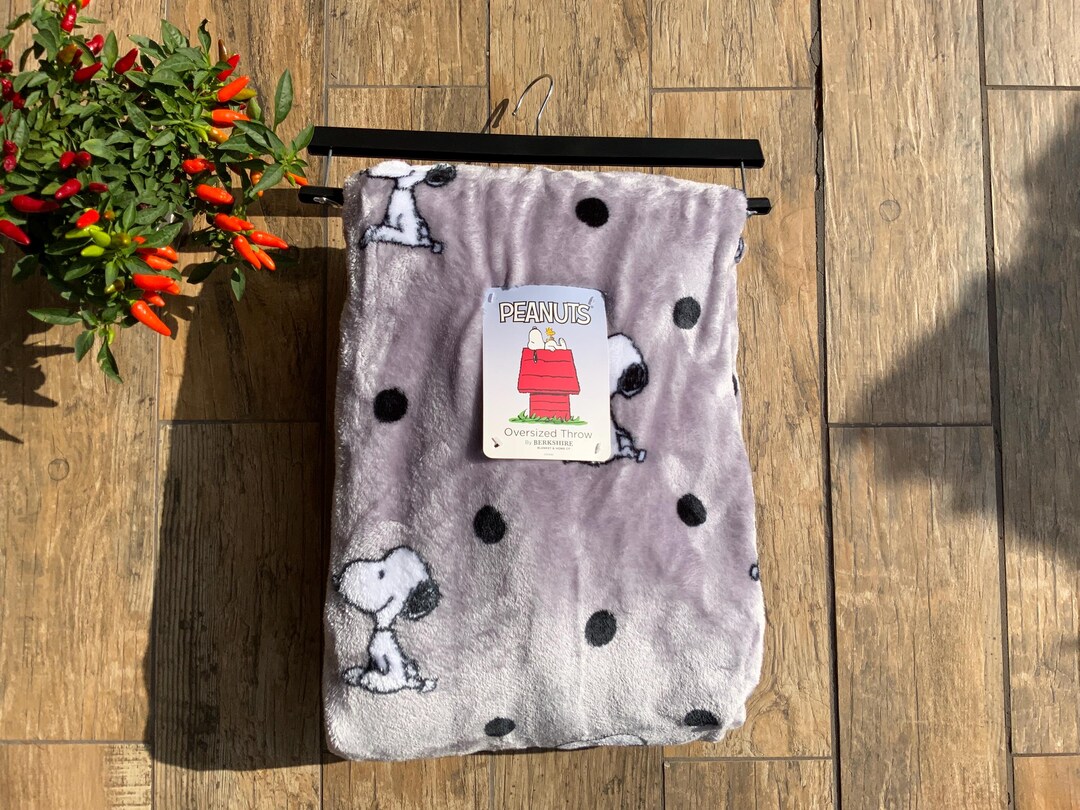Berkshire Peanuts SNOOPY “polka Dot”soft Home Decorative Throw Blanket ...