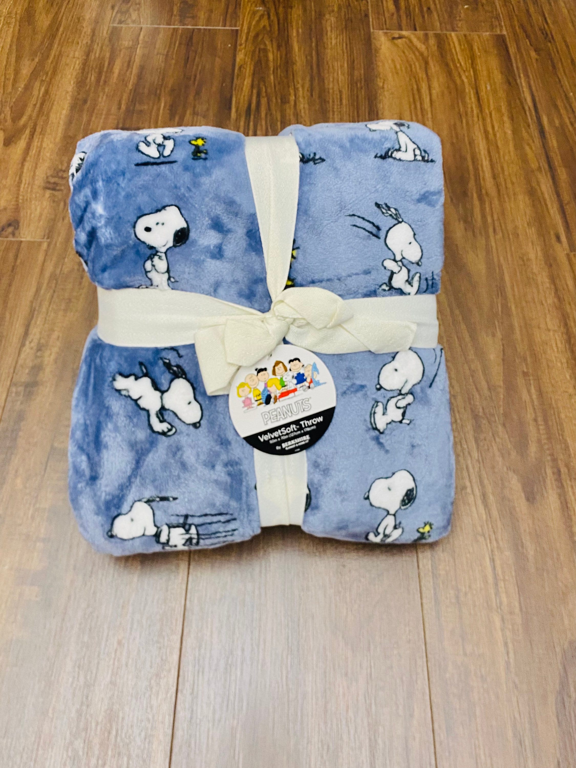 Berkshire Peanuts SNOOPY Soft Poses & Paws Throw - Etsy Australia