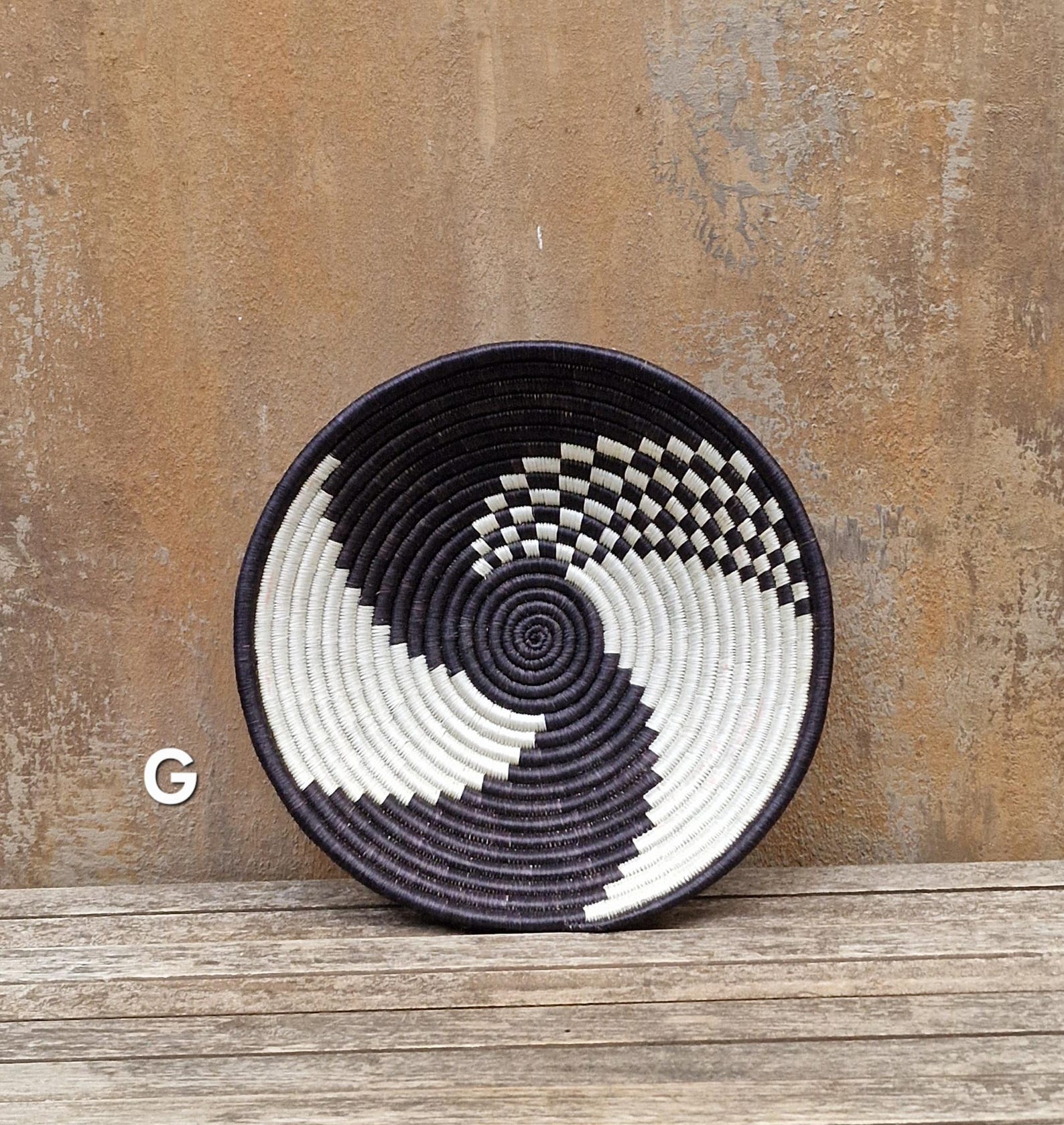 30.4cm W (12" W) Black & White Rwanda Sisal Basket Bowls - Etsy