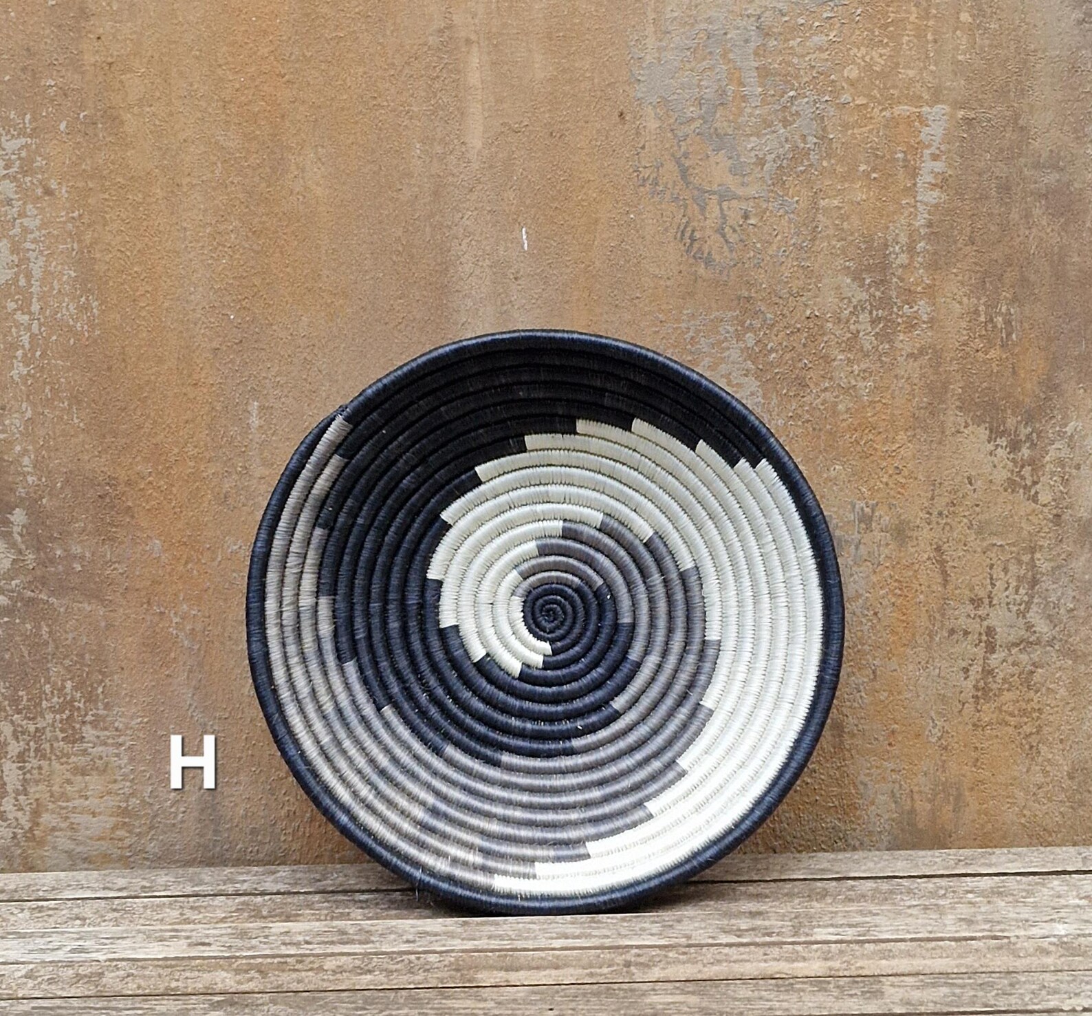 30.4cm W (12" W) Black & White Rwanda Sisal Basket Bowls - Etsy