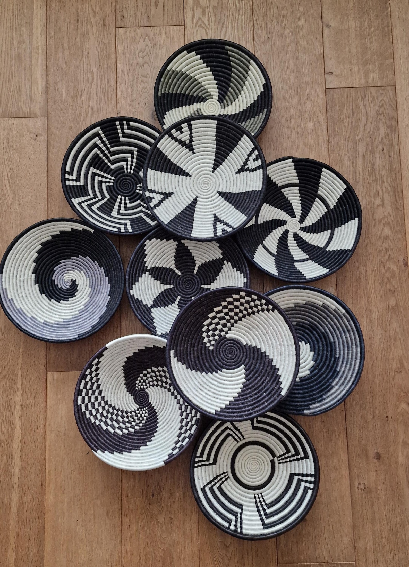 30.4cm W (12" W) Black & White Rwanda Sisal Basket Bowls - Etsy