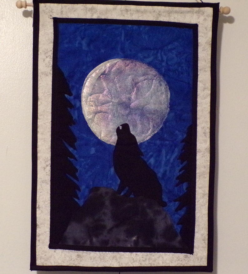 Howling Wolf Quilted Wall Hanging - Handmade Applique Quilting 20" Tall ...
