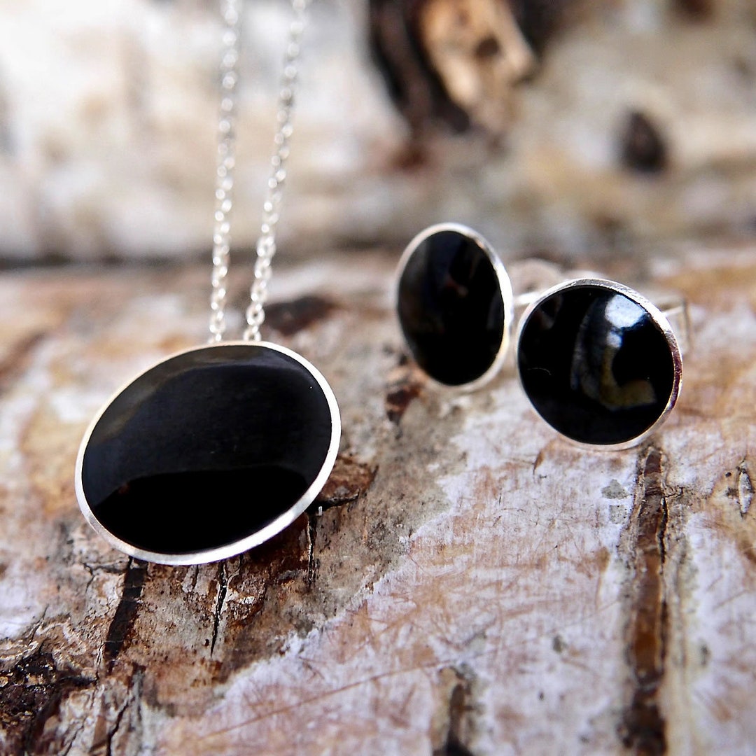 Whitby Jet Gift Set - Jet Pendant With Chain and Jet Stud Earrings ...