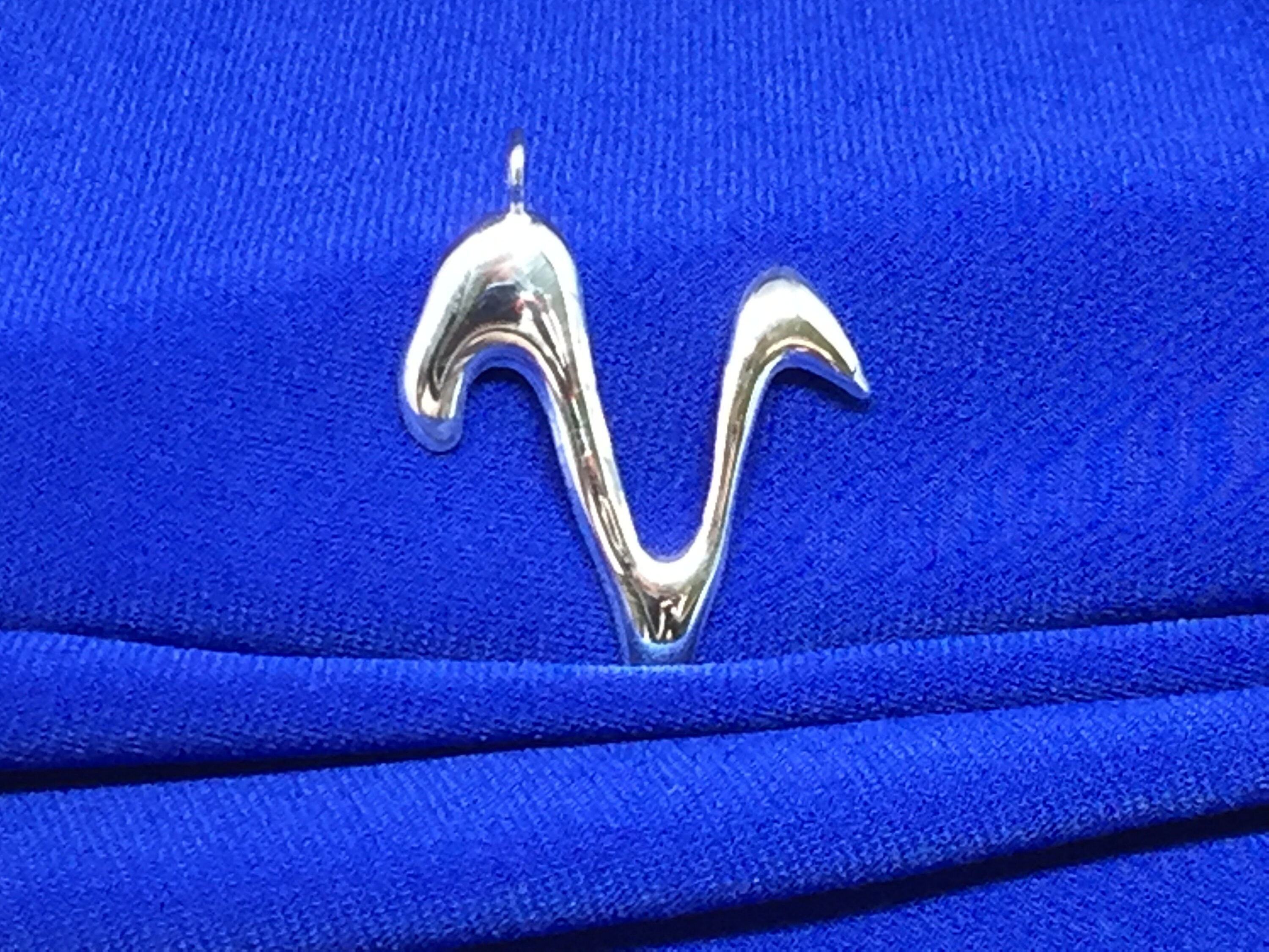 Silver initial V pendant Cursive letter V monogram charm - Etsy.de