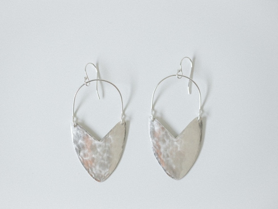 Earring Silver Tulip Shield Mini ENARMOURED - Etsy