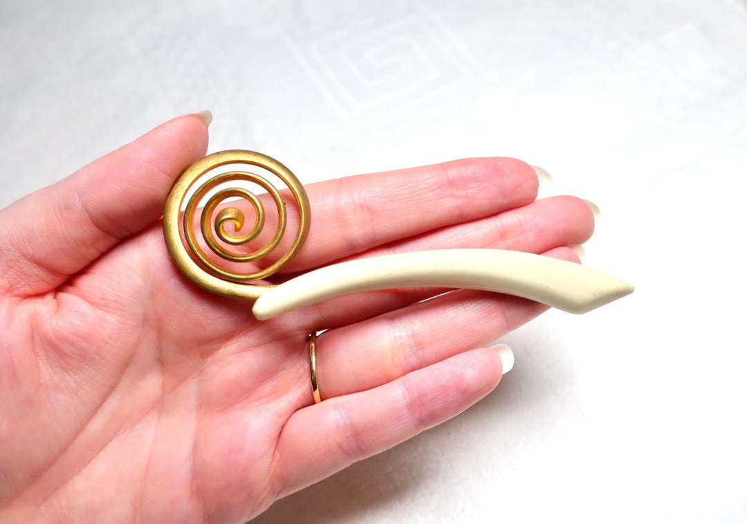 Vintage C1920s - 1930s Art Deco Large Gilt Metal Early Plastic Lapel ...
