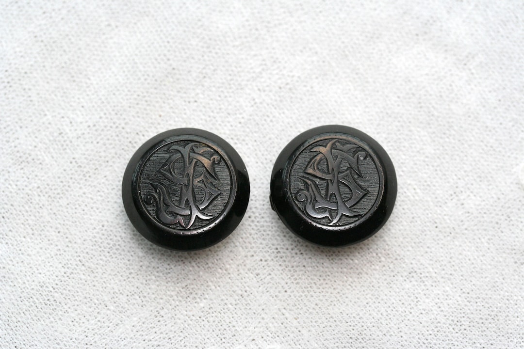 Antique Victorian Carved Whitby Jet or Similar Large Sprung Mourning ...