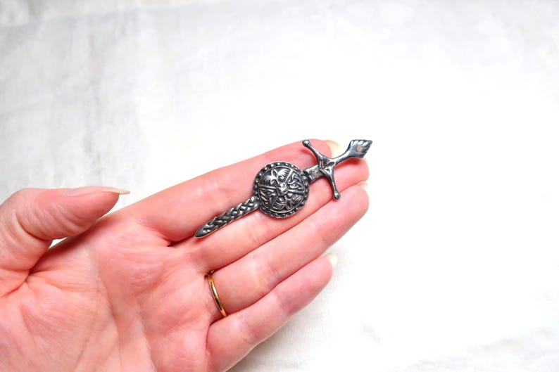 Vintage Scottish Traditional Silver Claymore Sword and Shield Kilt Pin ...