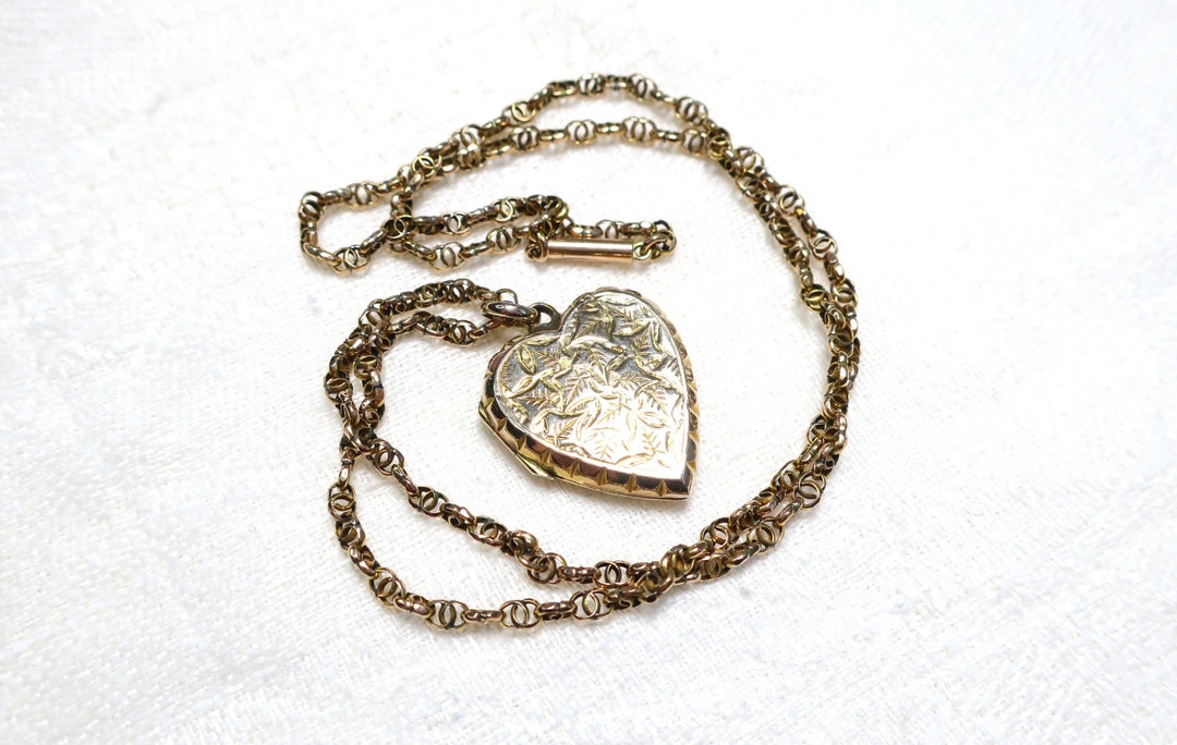 Antique Victorian 9ct Gold Heart Shaped Locket Pendant on Antique Gold ...