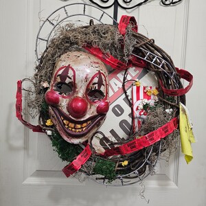 Scary Clown Wreath, Halloween Wreath, Creepy Halloween Decor, Creepy ...