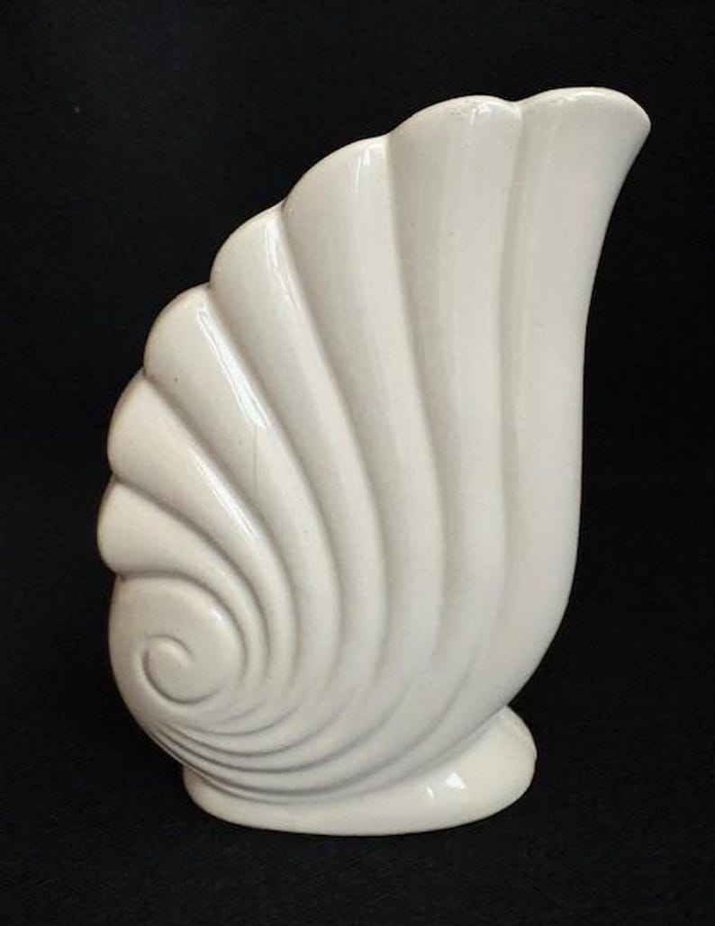 Vintage MCM White Art Deco Shell / Cornucopia Vase - Etsy