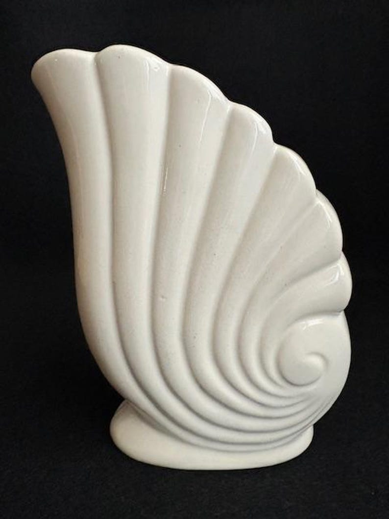 Vintage MCM White Art Deco Shell / Cornucopia Vase - Etsy