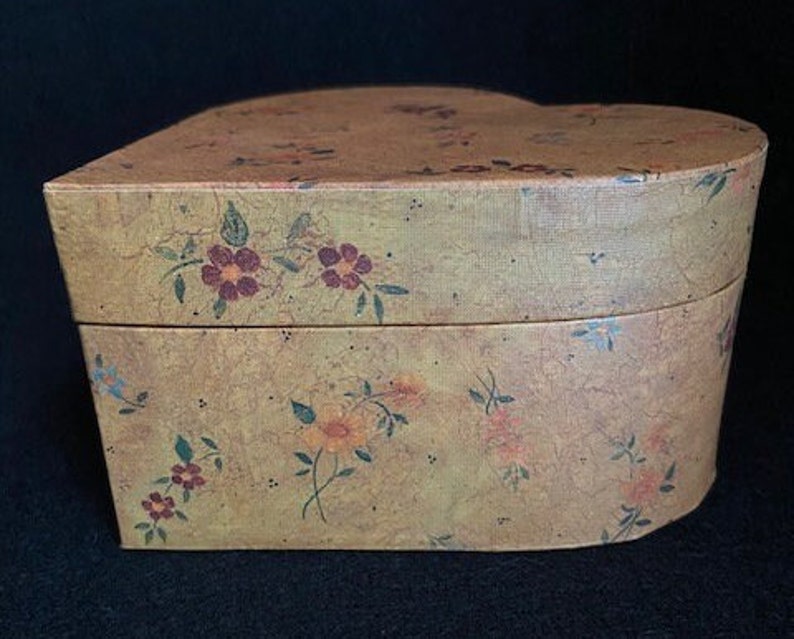 Vintage Bob's Boxes Primitives wallpaper Box Heart Shaped Box With ...