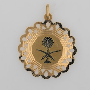 Vintage 1980s Handmade 18K Yellow Gold Saudi Arabian National Emblem ...
