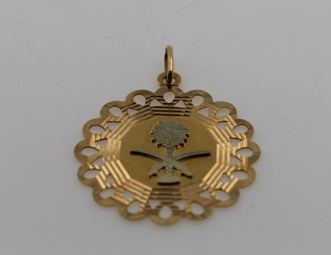 Vintage 1980s Handmade 18K Yellow Gold Saudi Arabian National Emblem ...