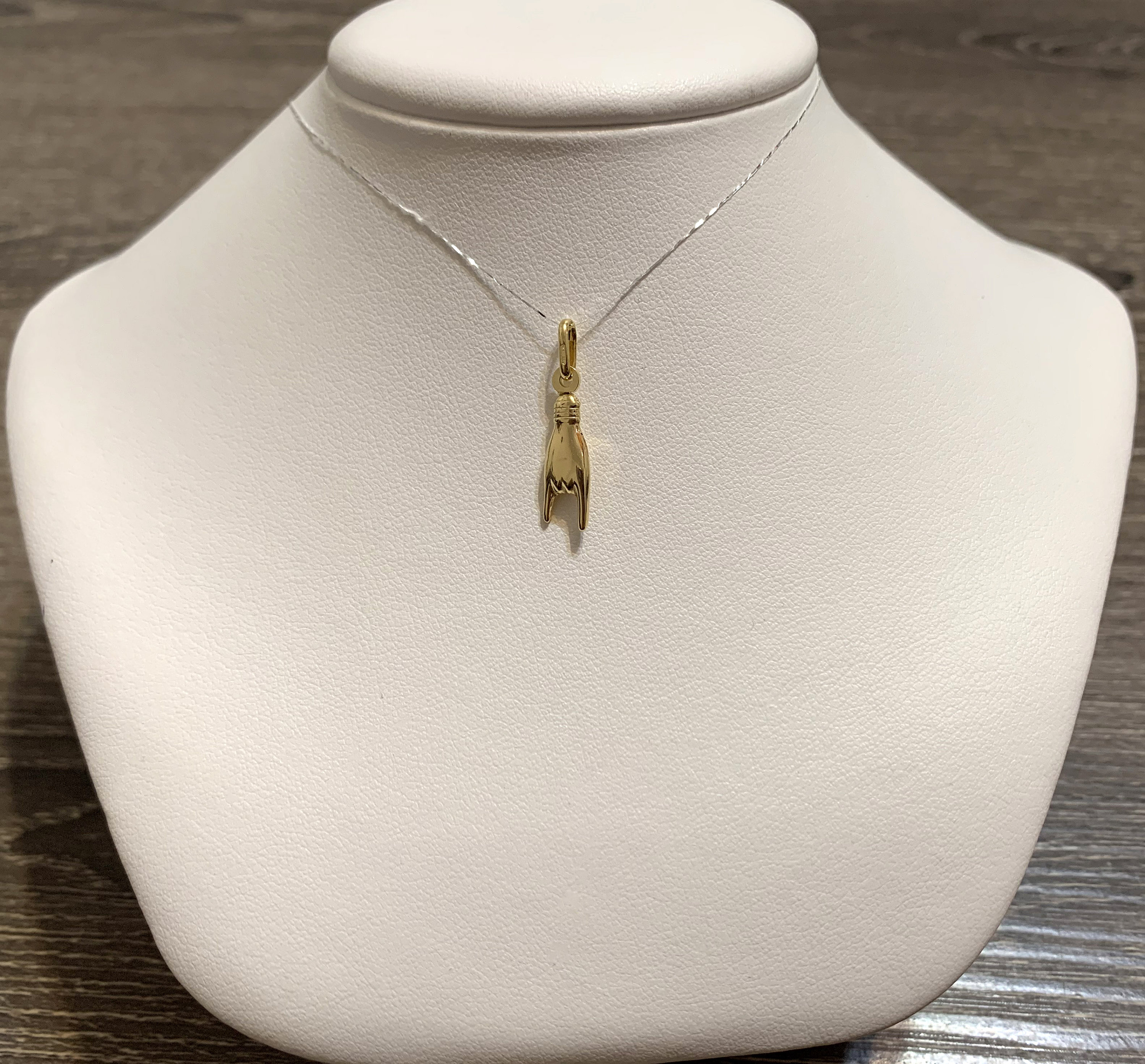 18k Yellow Gold Lucky Winner Sign Pendant(0.75" and 1.1"inch Length ...