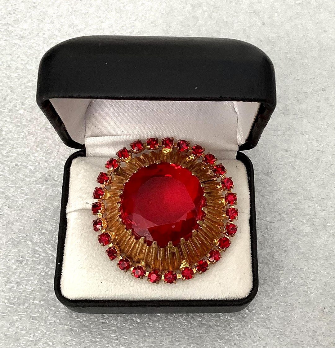Deep Red Rhinestone and Large Red Glass Vintage Brooch. Gold Tone Metal ...