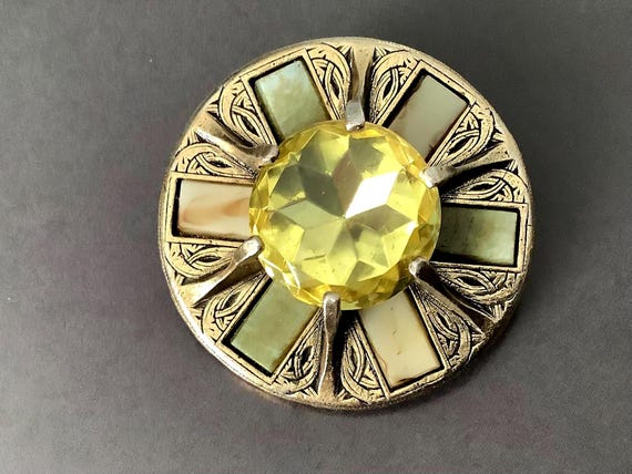1960s Miracle Brooch With Large Centre Glass Stone. - Gem