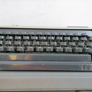 Vintage Mechanical Typewriter / White Working Typewriter / Typewriter ...